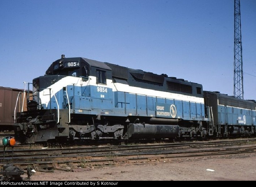 Great Northern SDP40 and F7B in Mpls MN in 1971.